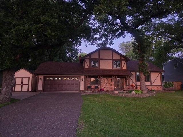 2480 Ariel St N, North Saint Paul, MN 55109