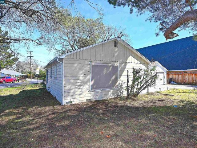 2480 Buena Vista Ave