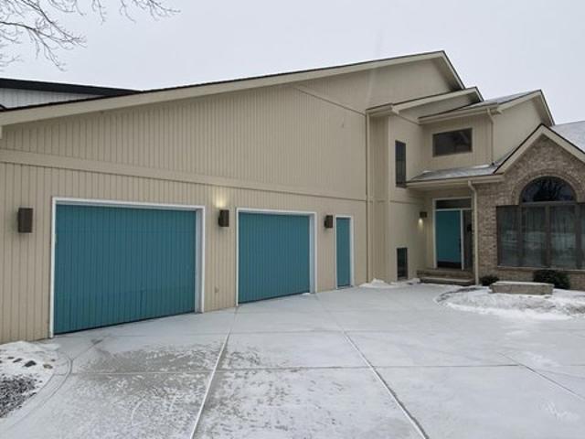 2480 E Lakeshore Dr, Crown Point, IN 46307