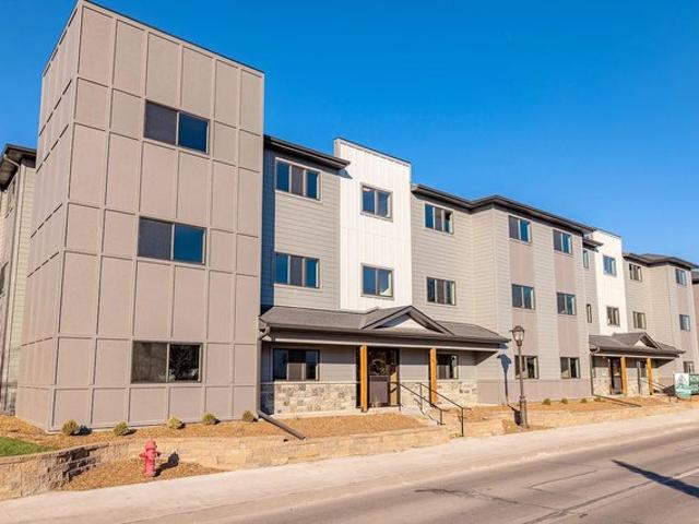 2480 Vine St, Lincoln, NE 68503