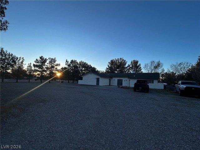 2481 E Falcon St, Pahrump, NV 89048