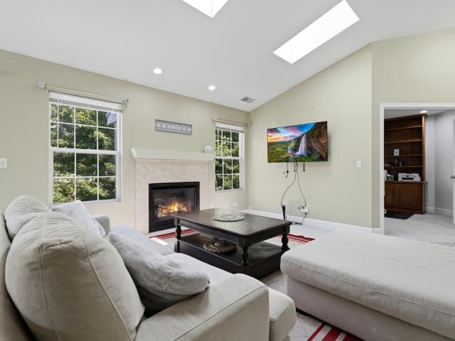 2481 Stoughton Circle