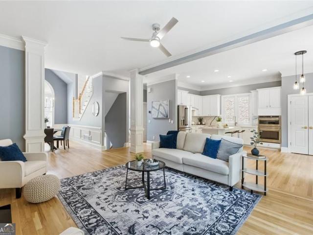 2482 Manor Walk