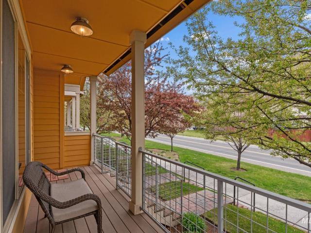 2483 Woodside Blvd