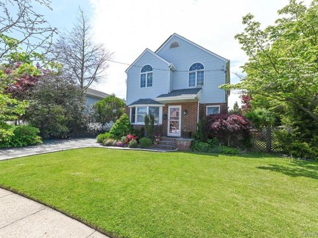 248 Fendale St, Franklin Square, NY 11010