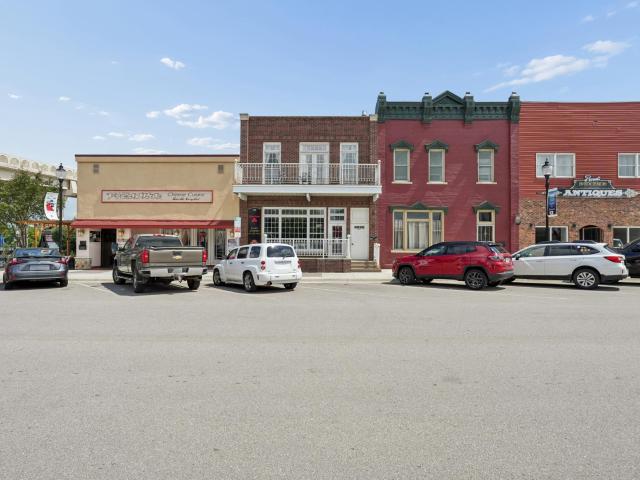 248 Main Street W