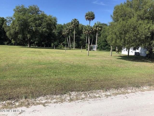 248 N Lake Dr, Crescent City, FL 32112