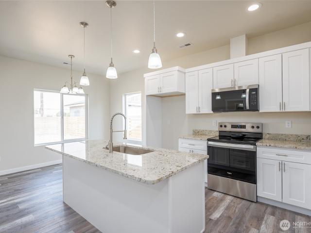 248 SE Pioneer Ave