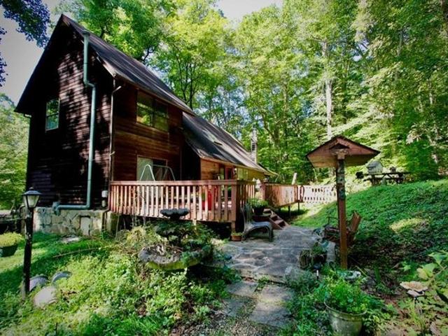 248 Twin Oaks Dr, Pikeville, KY 41501