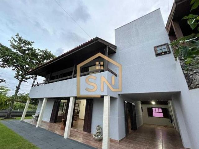 248S Sobrado de esquina de alto padrão no Balneário Leblon