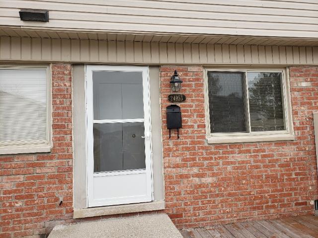 24953 Mayfair, 2 beds, 2 full baths