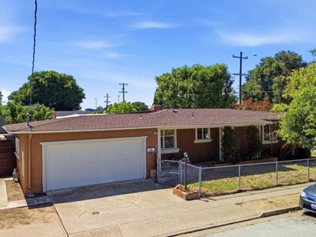 2495 Gloria Way, East Palo Alto, CA 94303