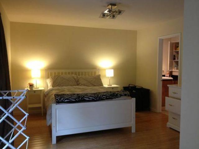 $2495 / 1br Downtown palo alto, private backyard area, wood floors, parking incl