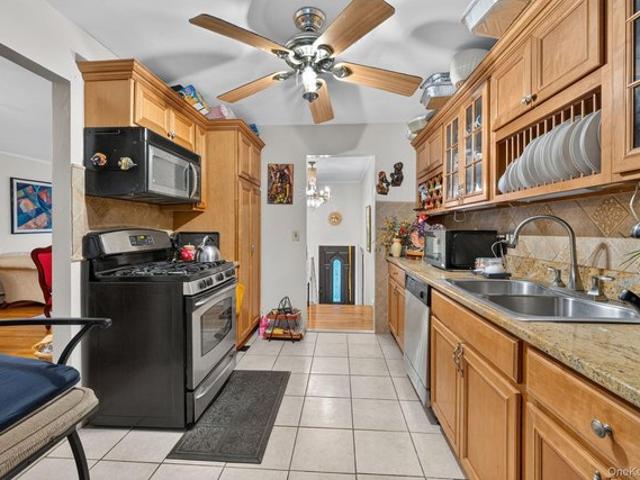 2496 Enid Ct, Baldwin, NY 11510
