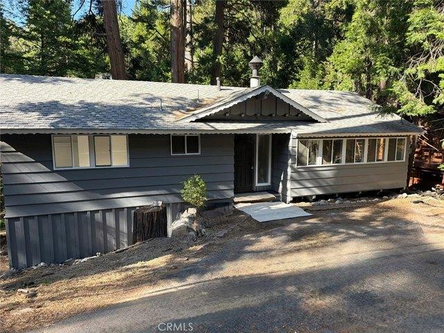 24978 Faulhorn Dr, Crestline, CA 92325