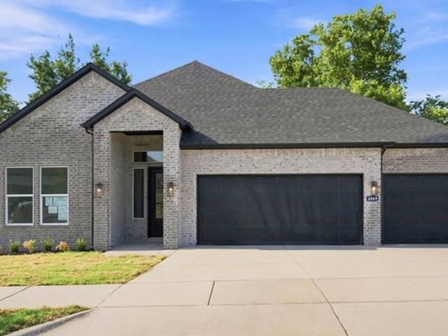 2497 N Glenmoor Dr, Fayetteville, AR 72704