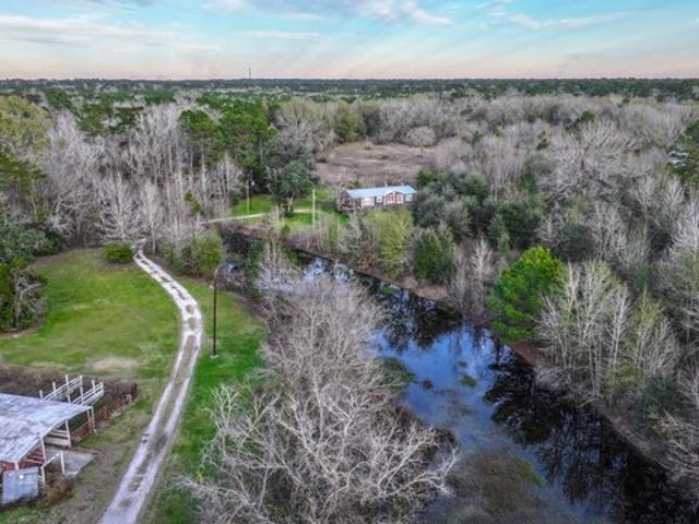 24995 Howser Dr, New Caney, TX 77357