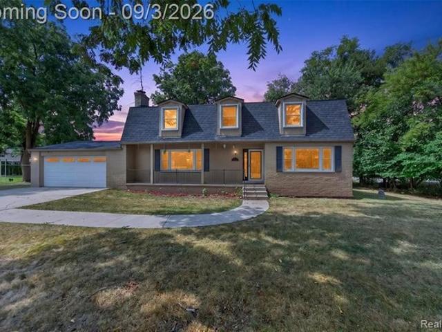 2499 Horseshoe Dr, West Bloomfield Township, MI 48322