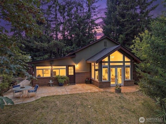 24901 Roberts Dr, Black Diamond, WA 98010