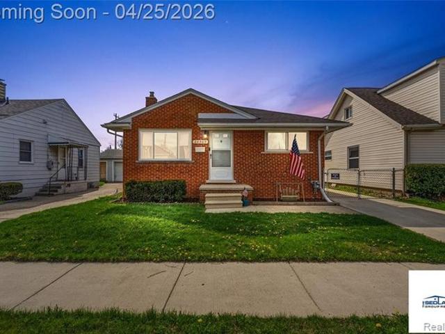 24909 Saxony Ave, Eastpointe, MI 48021