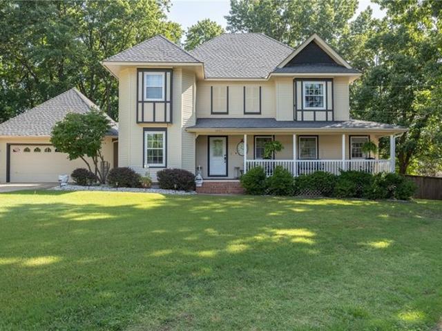 2490 E Camelot Pl, Fayetteville, AR 72701