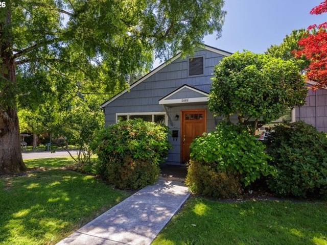 2490 Emerald St, Eugene, OR 97403