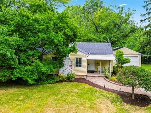 2490 Glenridge Rd, Euclid, OH 44117