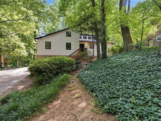 2490 Stoney Brook Ln NE, Marietta, GA 30062