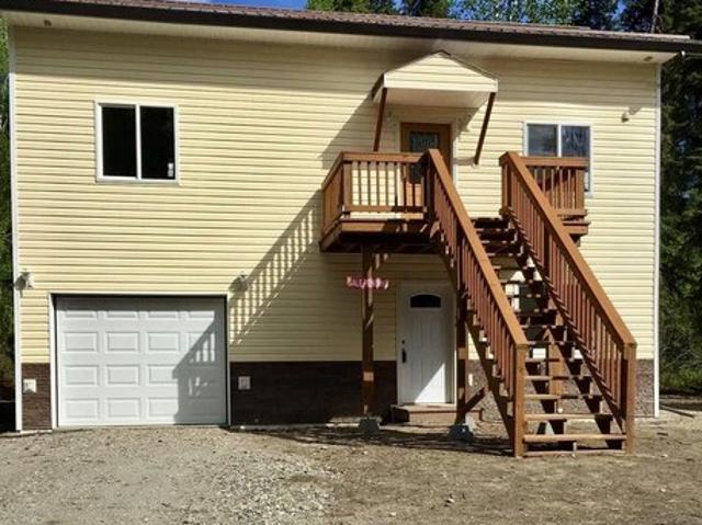 2490 Schutzen St, North Pole, AK 99705