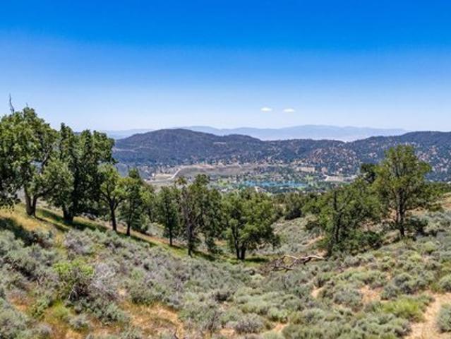 24910 Paramount Dr, Tehachapi, CA 93561