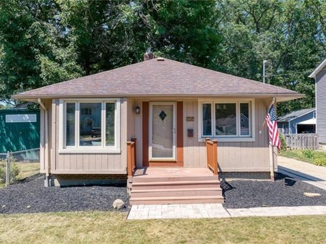 24914 E Oakland Rd, Bay Village, OH 44140