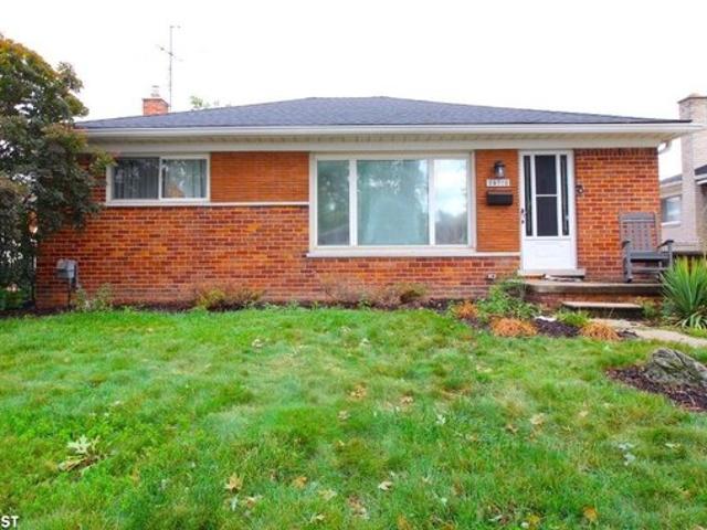 24914 Raven Ave, Eastpointe, MI 48021