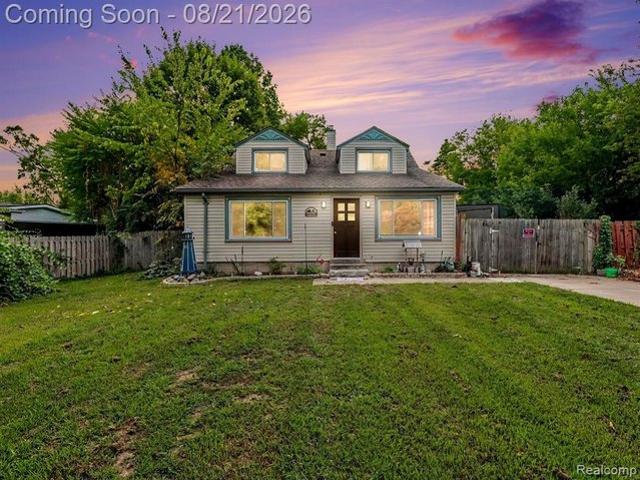 24915 Crisler St, Taylor, MI 48180