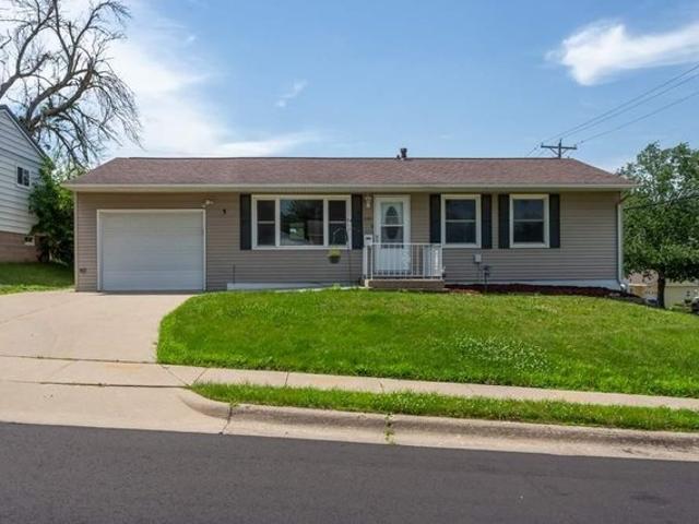 2491 Martin Dr, Dubuque, IA 52001