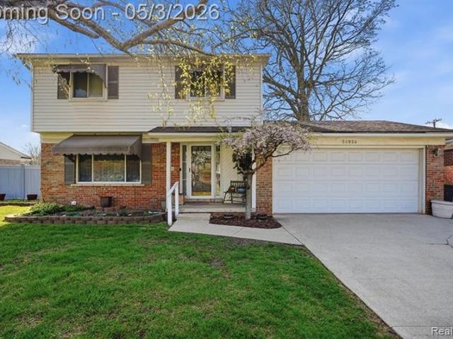 24924 W Magdalena St, Harrison Township, MI 48045