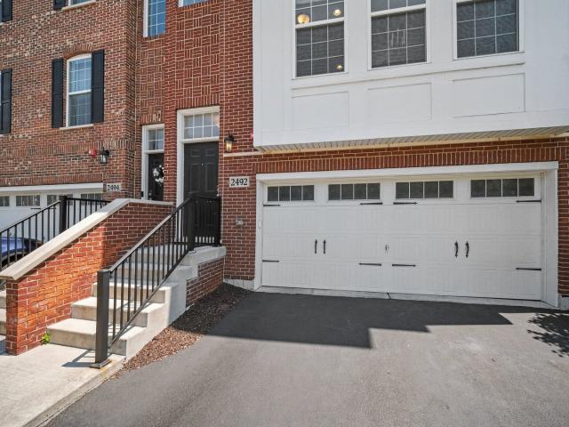 2492 Huntleigh Lane