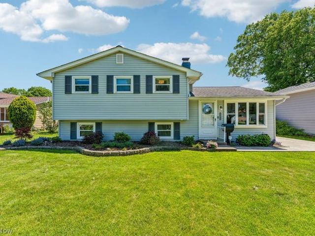 24933 Antler Dr, North Olmsted, OH 44070