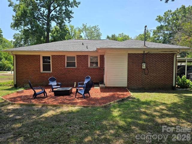 2493 Oakwood Circle