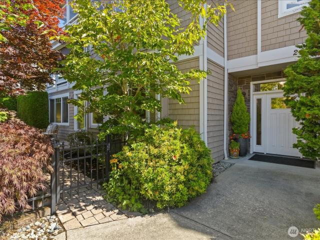 249 4th Avenue S # 101