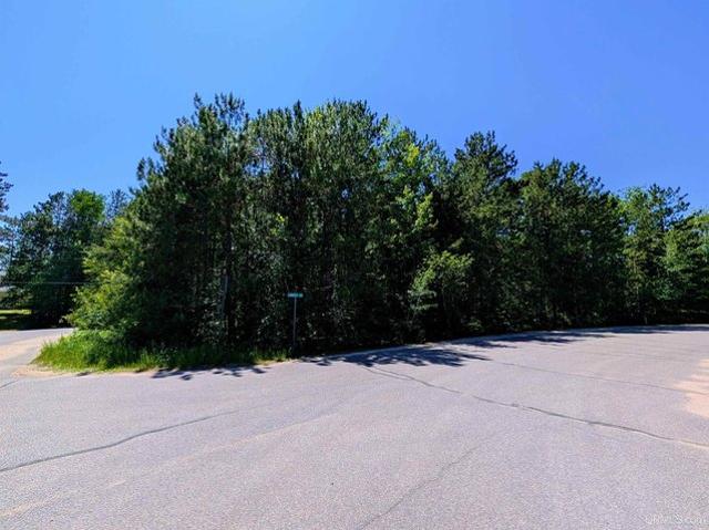 249 Candace Dr, Marquette, MI 49855