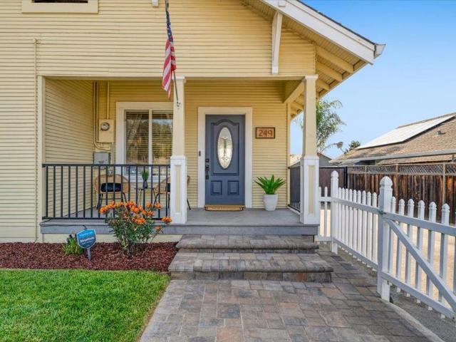 249 Carpenteria Road
