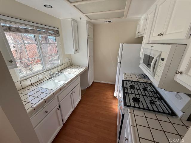 249 Avenida Granada B