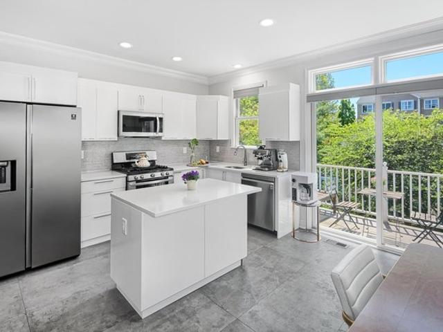 249 Brower Ct, West New York, NJ 07093