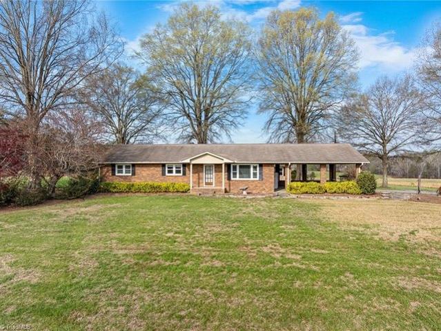 249 Dortmund Dr, Clemmons, NC 27012