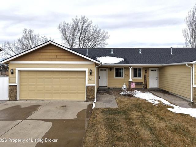 249 Kuchenski Dr, Dickinson, ND 58601