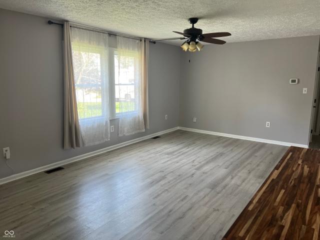 249 Lori Ann Dr, Whiteland, IN 46184 | MLS #22110