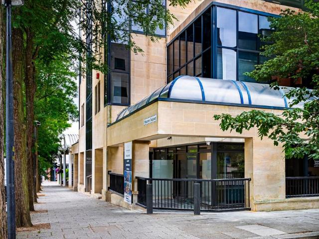 249 Midsummer Boulevard, Milton. 2 bed flat to rent £1,395 pcm £322 pw