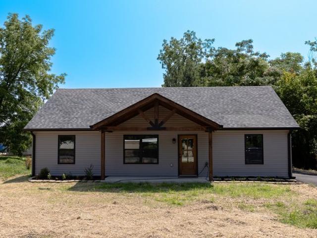 249 N Walnut St, Hohenwald, TN 38462