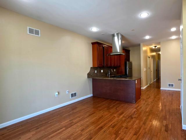 249 Winfield Ave # 1