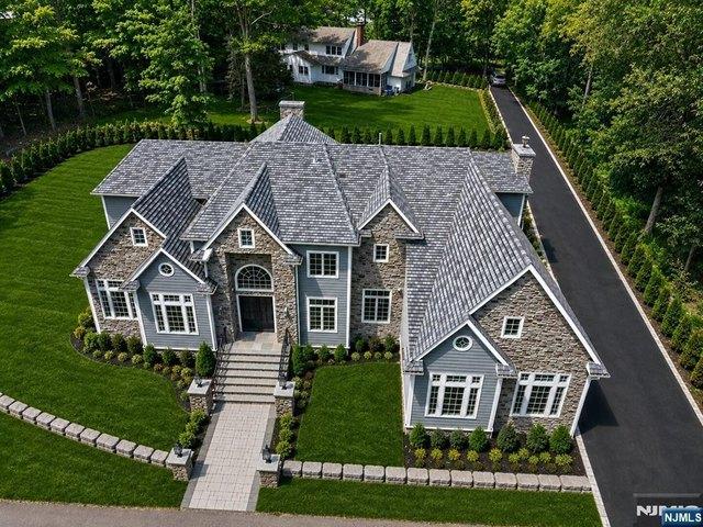 249 Terrace Rd, Franklin Lakes, NJ 07417